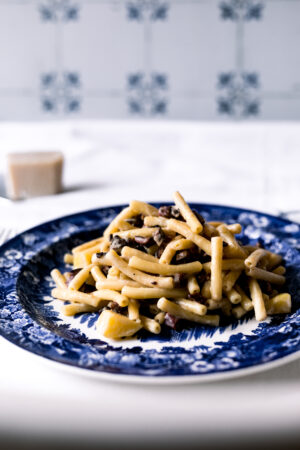 Vegan Swiss Alpine Macaroni - Älplermagronen - Velvet & Vinegar